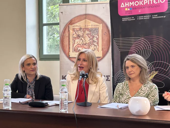 Σε γεμάτη αίθουσα παρουσιάστηκε το βιβλίο «Μαμά… 20 αληθινές ιστορίες» | xronos.gr